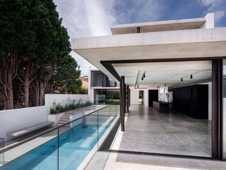 Frameless Sliding Doors | Award Architectural Aluminium